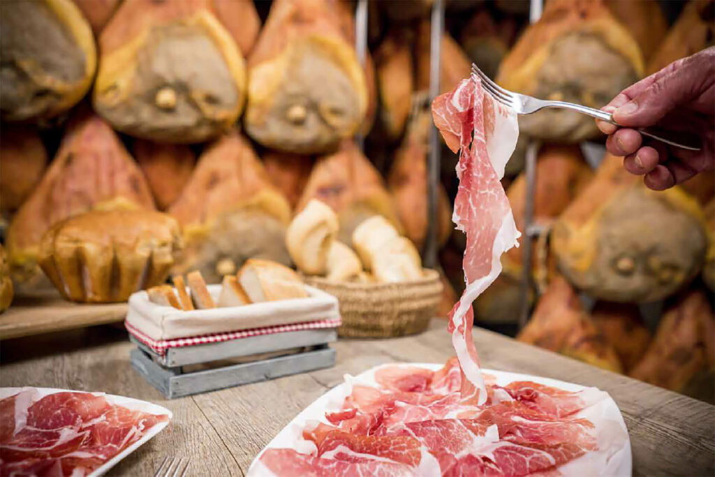 Tipicamente Uniche tour: Bergamo-Alba-Parma 3 UNESCO creative cities ...